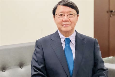 專訪》舞台劇《這不是個大使館》感動歐洲人 瑞士導演、台灣演員想談這些事 風傳媒