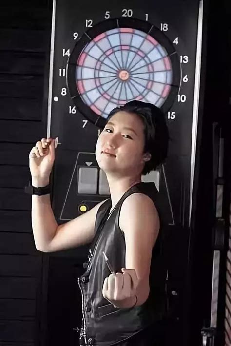 成龍女兒與女友結婚，網友：現在的女孩子在外面要保護好自己 每日頭條