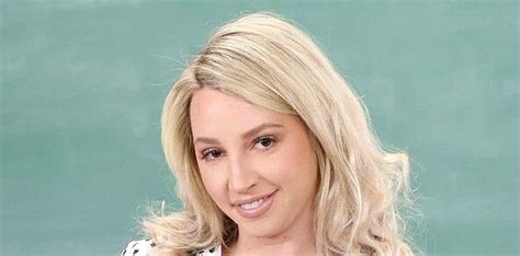 Charlotte Rayn Biography Wiki Age Height Career Photos And More
