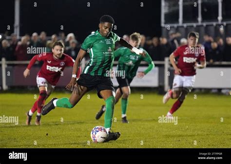 Kyrell Lisbie Von Cray Valley Paper Mills Erzielte Das Erste Tor Des