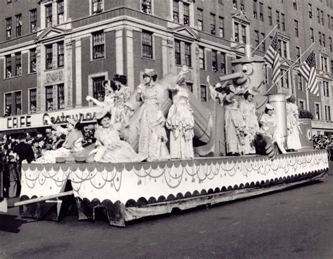 Photos Macys Thanksgiving Day Parade Floats From 1924 To Today