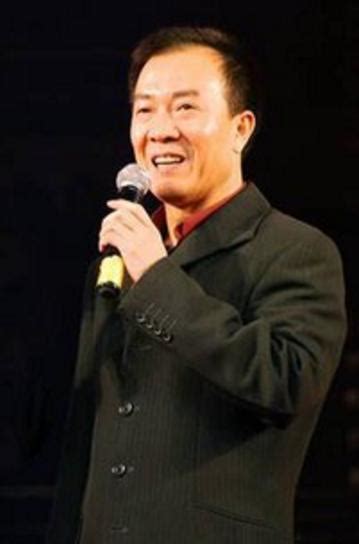 他是相聲界的新星，拋棄了結伴的妻子，睡了前輩老婆 每日頭條