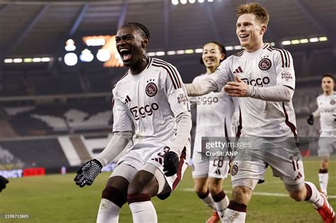 Usg 0 2 Ajax Teenage Mokio Seals Ajaxs Win On Sticky Night In