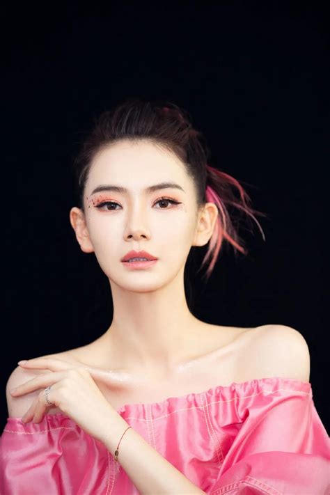 戚薇，時尚百變女王，你還要給我們多少意外和驚喜？ 頭條匯