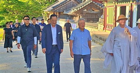 문재인 전 대통령 휴가 중 해남 찾아 청년시절 고시방 방문