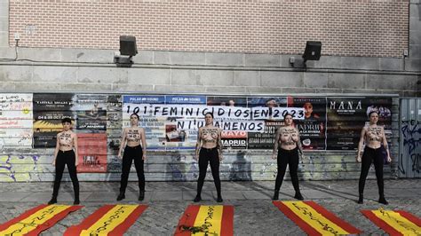 Cinco Activistas De Femen Protestan Contra Los Feminicidios Y El
