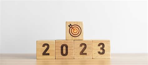다트보드 아이콘이 있는 2023 블록 목표 목표 해결 전략 계획 행동 사명 동기 부여 및 새해 시작 개념 0명에 대한 스톡 사진