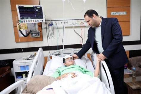 عیادت وزیر آموزش‌وپرورش از دانش‌آموز جانباز حادثه تروریستی کرمان ایمنا