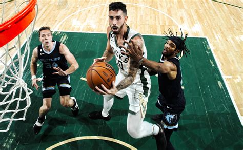 Debut Con Derrota En La Pretemporada Para Luca Vildoza Y Milwaukee