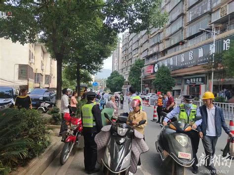 宜章县玉溪镇持续开展交通顽瘴痼疾“戴帽工程”整治行动 郴州 新湖南