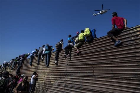 110 Central American Migrants Scale Arizona Border Wall With Ladder