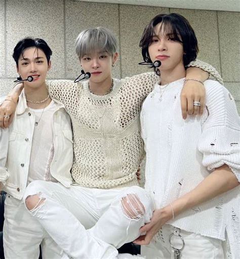 Treasure Community Posts To지훈 🐶🐻‍ ️💬 잠깐만 뭐라고 지훈이 형 떠있어요 마술을 부릴 줄