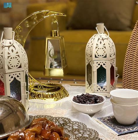 عام 40 صنفًا من التمور تزيِّنُ موائدَ إفطارِ الصائمين بمنطقة تبوك