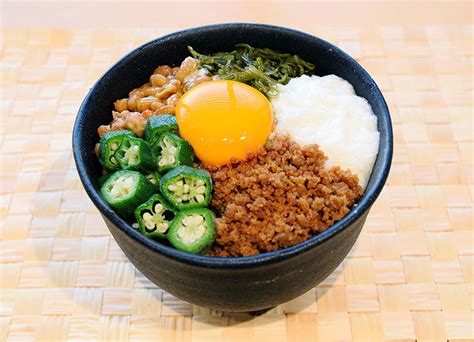 とりそぼろのばくだん丼 おイシイレシピ おイシイくらし