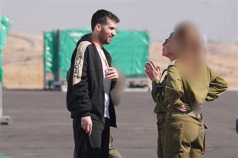 Photo Shows Sagui Dekel Chen Reuniting With His Wife Avital After 498 Days