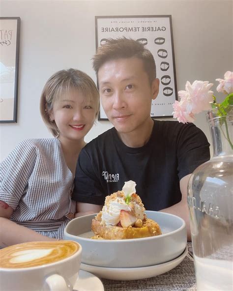 「彭順小三」李悅彤與富商老公婚後變貴婦 留斯文短髮激似郭嘉文 星島日報