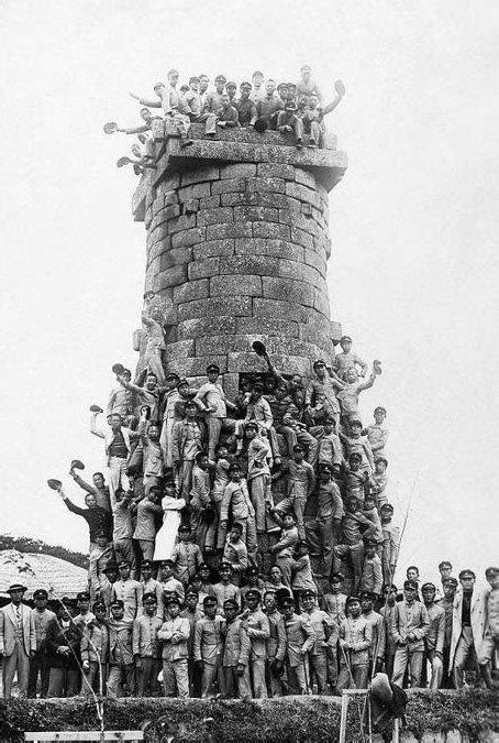 첨성대 점령한 과거 수학여행 사진…요즘 이러면 현행범 체포 조선닷컴 연예 연예 일반