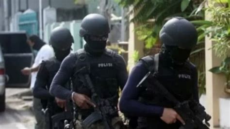 Buat Geger Densus 88 Geledah Rumah Terduga Teroris Di Lampung Temukan
