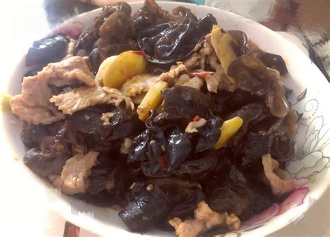 【木耳炒肉的做法步骤图，木耳炒肉怎么做好吃】mini厨房o下厨房