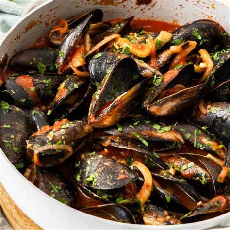 Steamed Mussels In Tomato Sauce Cozze Al Pomodoro Its Not