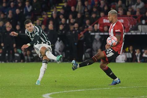 Diogo Dalot Golazo Saves Manchester United In Sheffield Futbol On