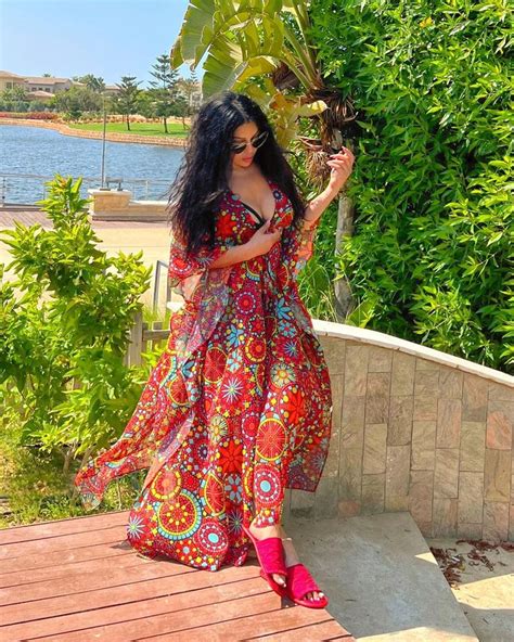 هيفاء وهبي تتجاوز كل الخطوط الحمراء وتظهر بالمايوه بإطلالة خادشة