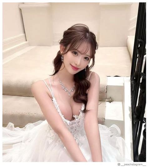 画像465 伊藤桃々、美谷間くっきりセクシードレス姿に反響続々「大胆」「肌キレイ」 モデルプレス