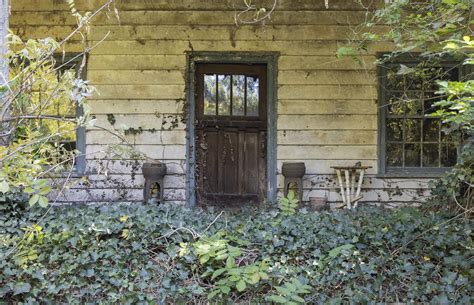 Discover The Priceless Secrets Found Inside This Abandoned House