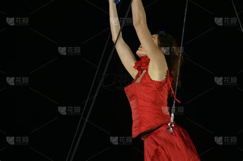美在钢丝上