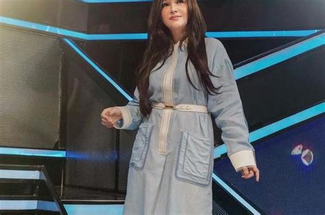 Pakai Light Blue Dress Seharga 50 Juta Maia Estianty Tampil Kece Nova