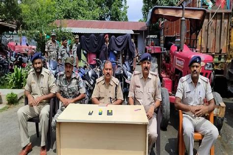 कोडरमा पुलिस ने अंतरजिला चोर गिरोह का किया पर्दाफाशएक ट्रैक्टर 5