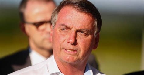 Bolsonaro Compartilha Fake News Já Desmentida Há Mais De Dois Anos