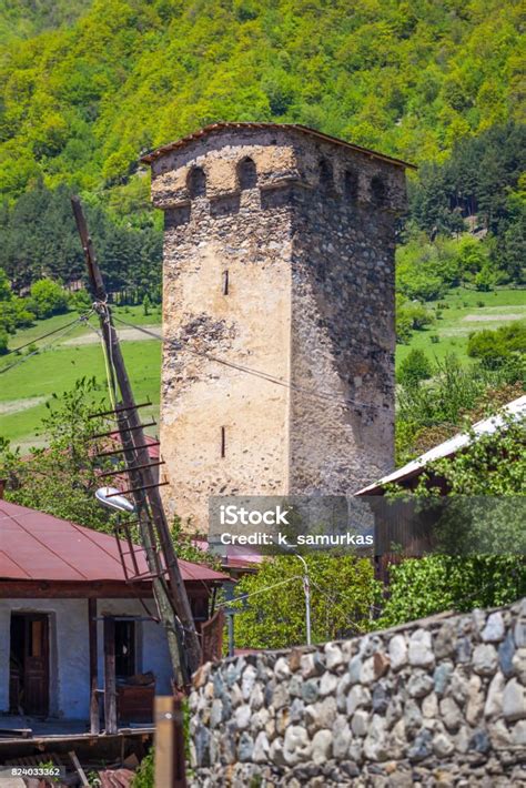 Mestia 마 Svaneti 지역 조지아에서 코 카 서 스 산맥에서에서의 타워 0명에 대한 스톡 사진 및 기타 이미지 0명