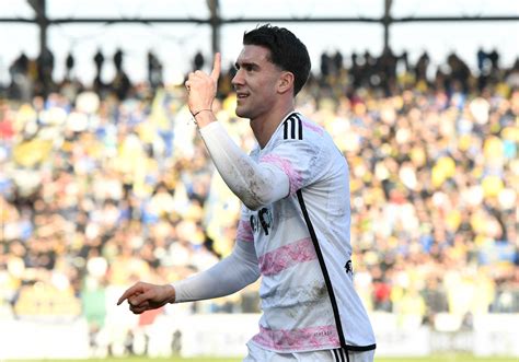 Vlahovic Nets Winner As Juventus Beat Frosinone 2 1 Reuters