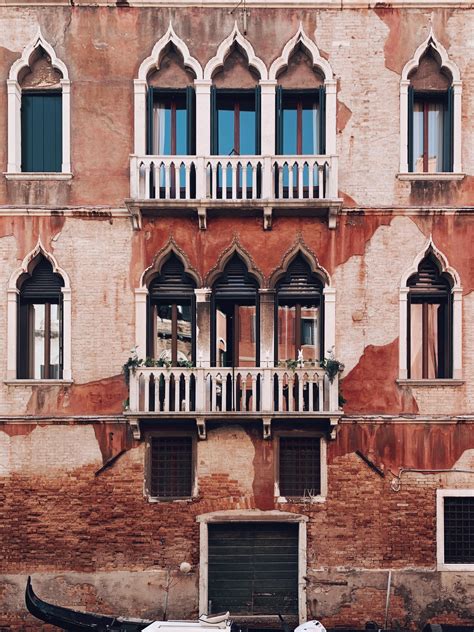 Building Cracks Photos Download The Best Free Building Cracks Stock