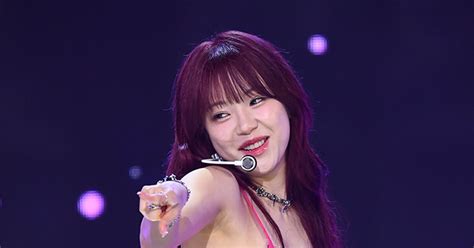 [st포토] 시그니처 지원 핑크색 끈나시 입고~
