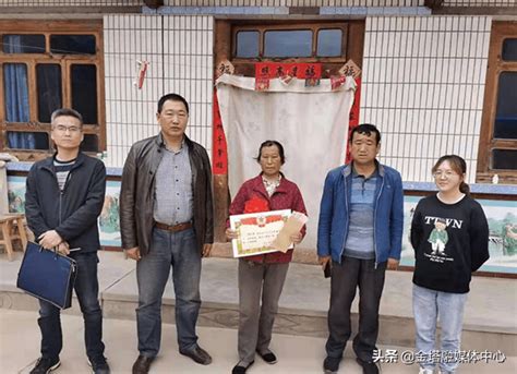 榆中县为荣立“三等功”现役军人家属送喜报慰问