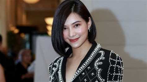 Lưu Đê Ly Bất Ngờ Công Khai Từng Phẫu Thuật Thẩm Mỹ Cả Khuôn Mặt Khiến