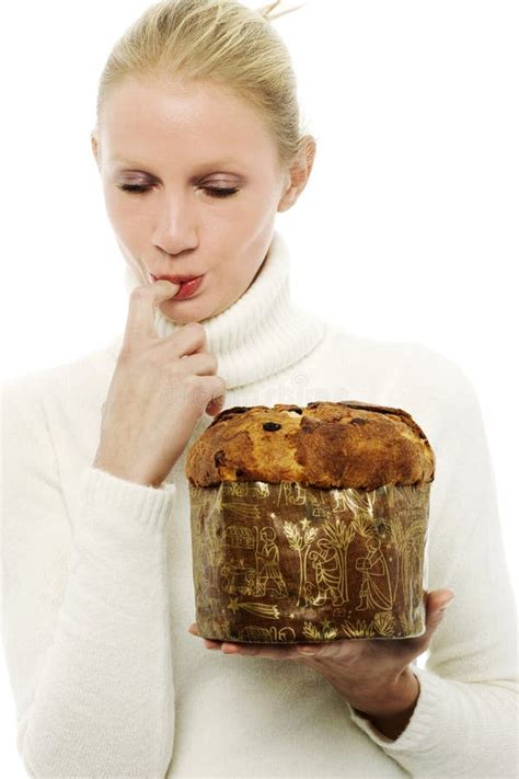 Mulher Com Bolo E Dedo Na Boca Imagem De Stock Imagem De Loira