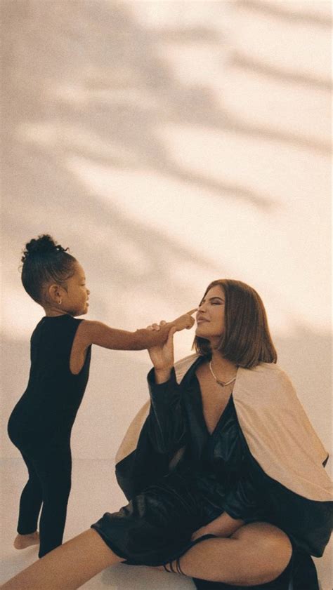 Kylie Jenner Puts Her Bump On Display As She Teases Hulu Show Artofit