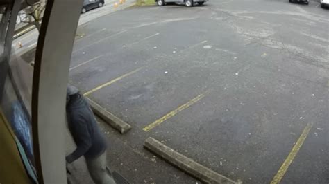 Man Narrowly Escapes Saw Blade Barreling Toward Him In Oregon Nbc Chicago