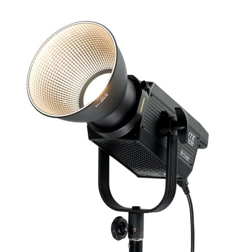 Nieuw van Nanlite: de FS 150B en FS 200B bi-color LED-spots | TSE Imaging
