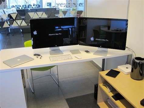 Mac Setup The Dual Display Mac Pro Desk Of An Assistant Professor