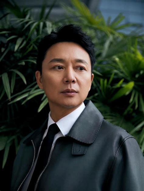 演员刘奕君：带着儿子再婚，中年得女后，与儿子一起将她宠成公主