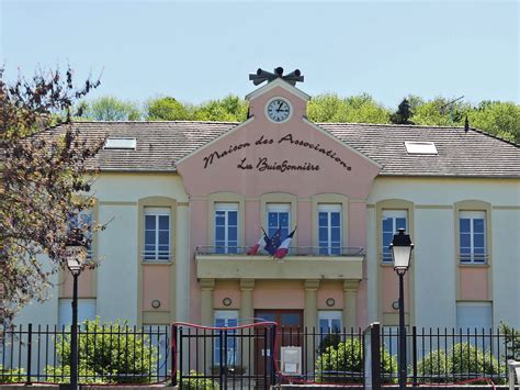 Photo à Mézières Sur Seine 78970 La Maison Des Associations