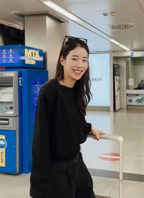 패션엔 기은세 머플러 하나로도 멋져 뉴욕에 이어 밀라노 패션위크 공항룩