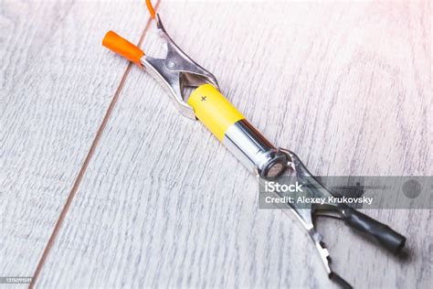 Pengisian Ulang Baterai Pengisian Daya Baterai Plus Dan Minus Terminal