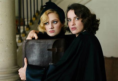 おとなの映画ガイドパリで繰り広げる女たちの悪だくみ人気監督フランソワオゾンのおしゃれな犯罪コメディ私がやりました の画像写真