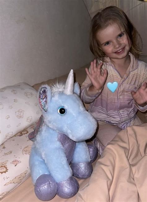 Алеся Кафельникова поделилась новыми кадрами дочери