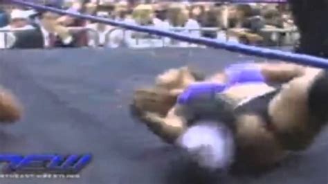 Mickie James Gives Mia Yim A Wedgie Youtube